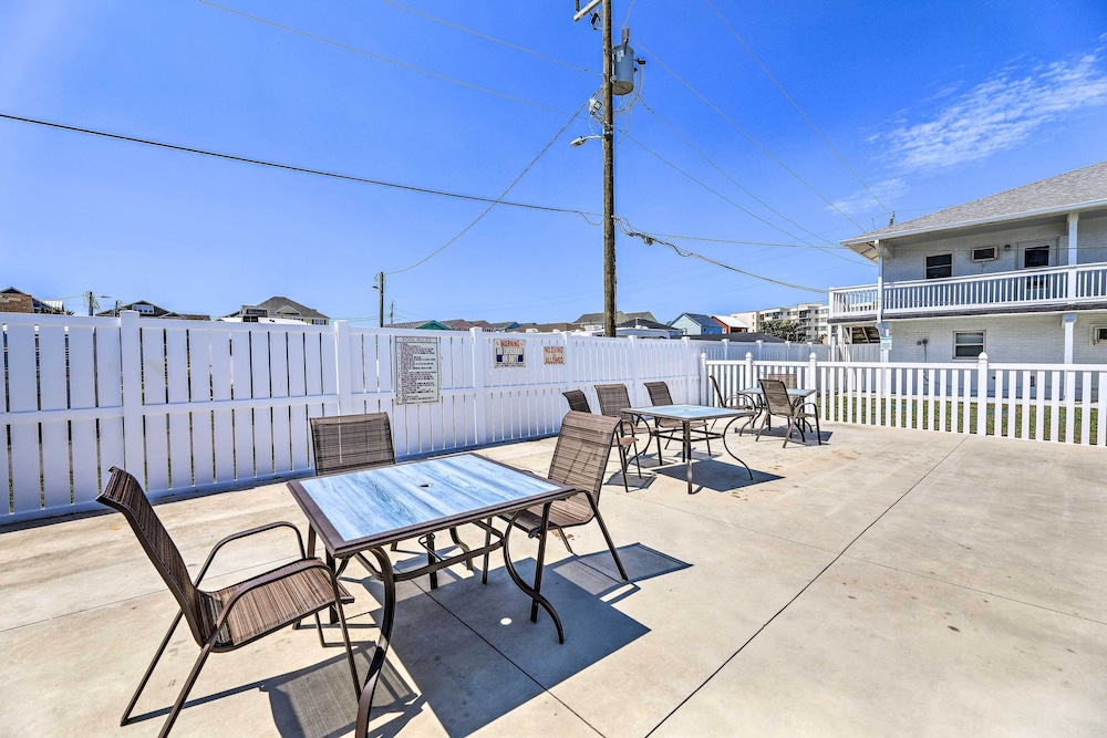 Walk To Shore: Atlantic Beach Condo W/ Pool Access - Atlantic Beach, NC