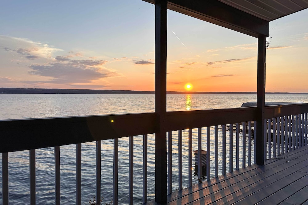 Boat, Grill & Unwind: Lakefront Cayuga Home! - Aurora, NY