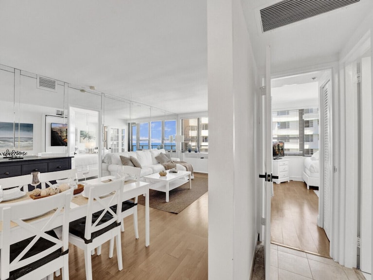 Lovely 2br Condo With Resort Access, Gym & Pool 1608 - South Beach, FL