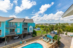 Condo luxo, 2 quartos, para não fumantes, acesso à piscina | Vista da sacada