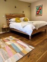 Quarto casal luxo | Roupas de cama premium, cofres nos quartos, quartos à prova de som