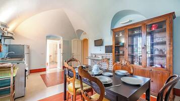 Apartamento Familiar, vários quartos, 2 casas de banho (Nella Apartment With Pool) | Sala de jantar