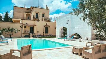 Piscina exterior sazonal
