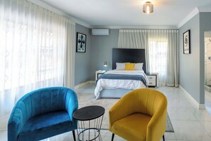 Quarto premium, 1 cama Queen, sacada, vista para o jardim | Roupas de cama de algodão egípcio, roupas de cama premium