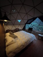 Quarto conforto, 1 cama King | Wi-Fi de cortesia