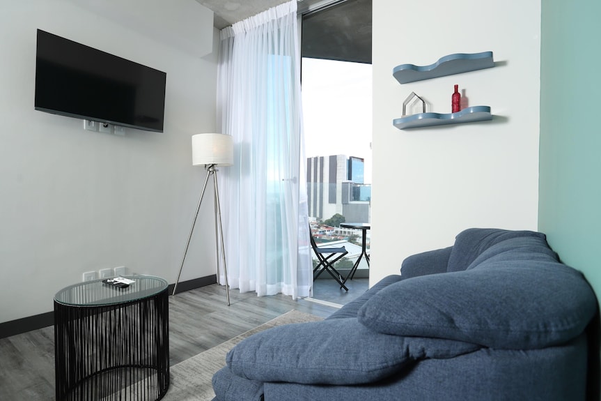 Teal At 12, City Views And Wonderland Vibes! - San José