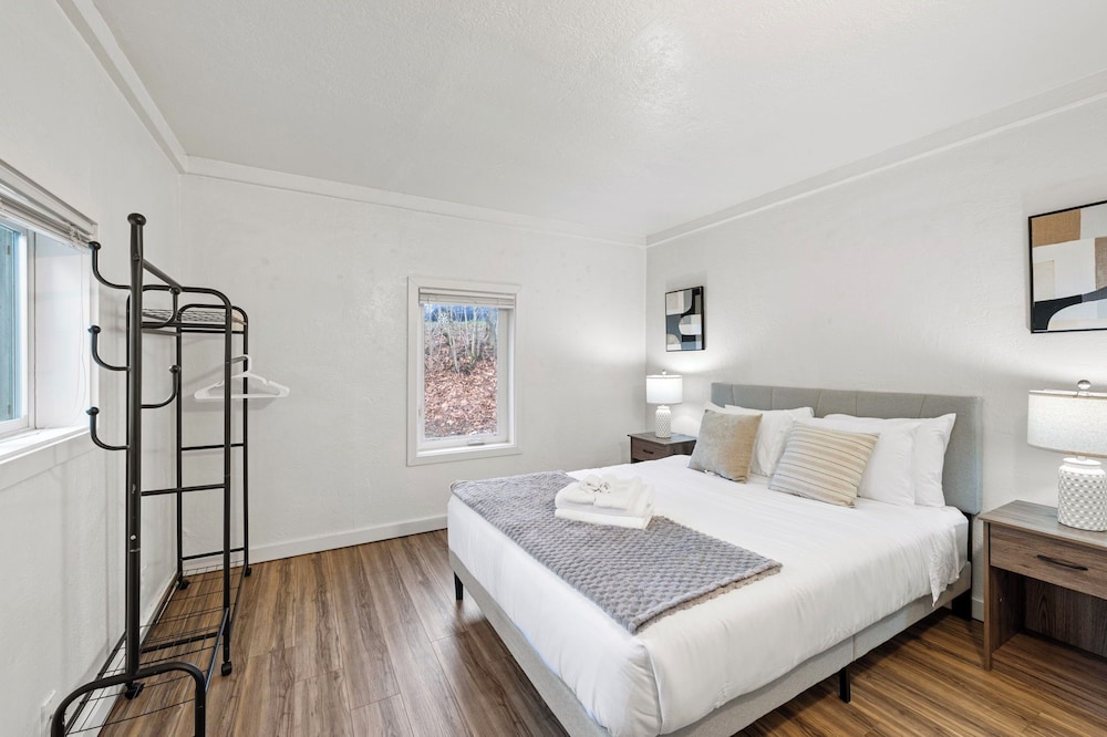 Charming Bremerton Cottage - Bremerton | Vrbo