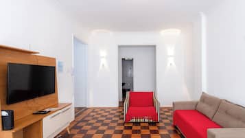 Apartamento Básico | Sala de estar | Televisor de 11 cm com canais digitais