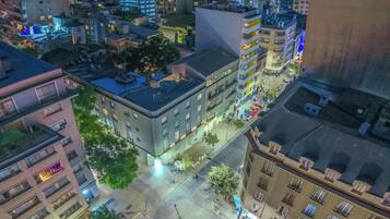 Fachada do alojamento (tarde/noite)