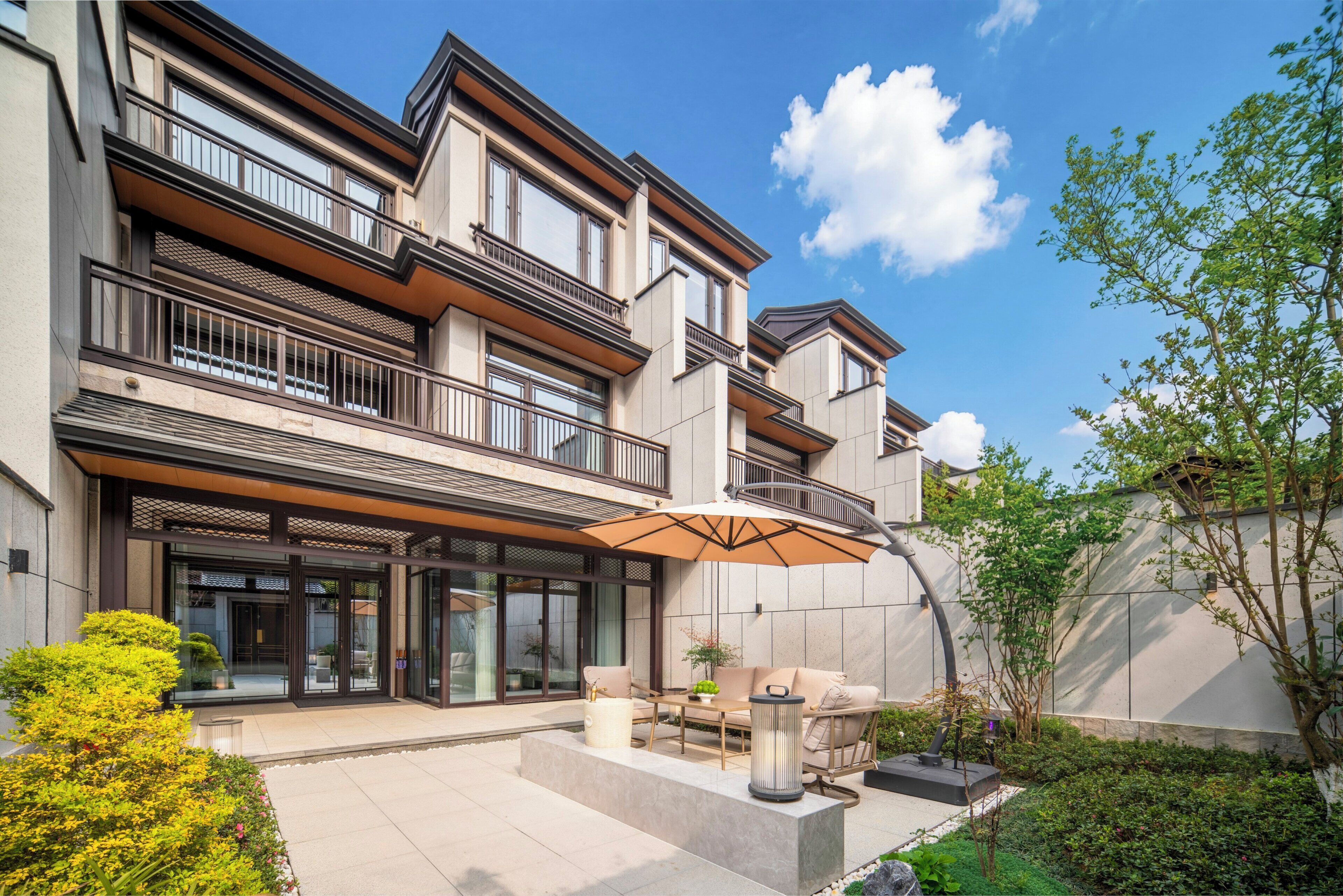 Quarto, 2 quartos (Courtyard Access) | 1 quarto, Wi-fi grátis, roupa de cama fornecida 