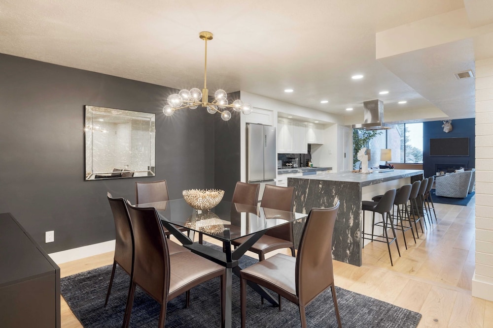 Parkside Condo By Avantstay Walk To Ski Lifts + Town Pool & Hot Tub Access - Park City, UT