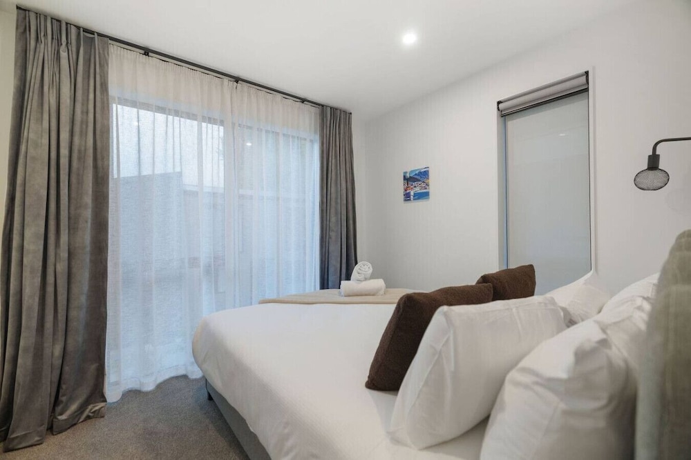 The Coronet Adventure Villa | Three Bedroom - Arthur's Point | Vrbo