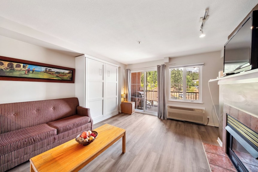 Comforts Of Home! Studio With Full Kitchen - 210a - Kelowna