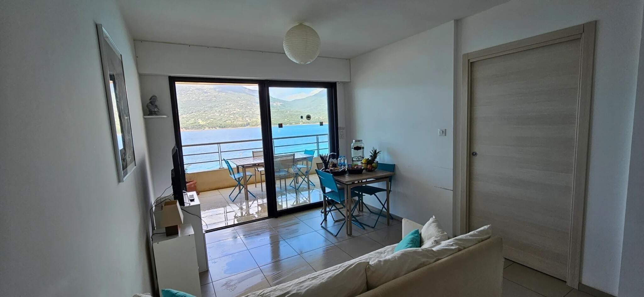 T2 De Standing Coté Plage, Feet In The Water - Propriano