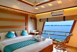 Escrivaninha, quartos à prova de som, Wi-Fi de cortesia