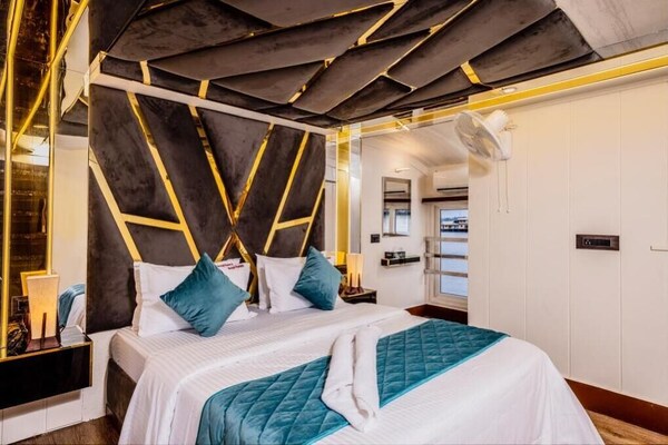 Royal Boathouse - Alappuzha