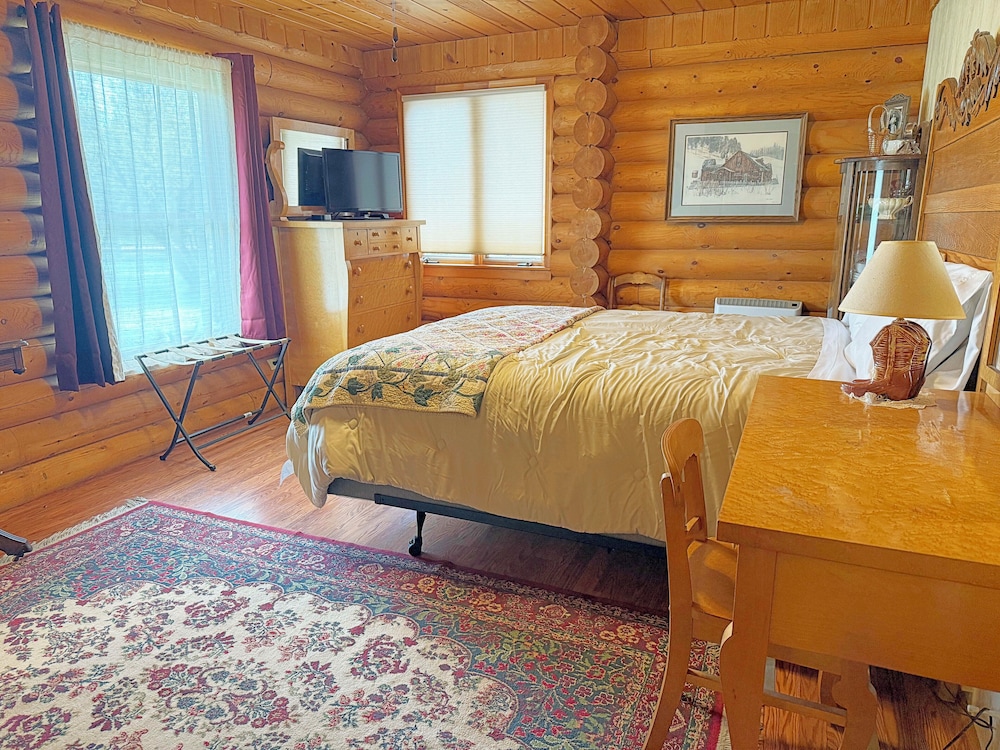 12 Mile Ranch Historic Cabin Surrounded by National Forest - Custer ...