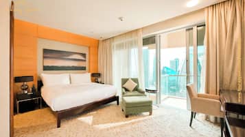 Suite-Estúdio de Luxo, varanda, Vista para a cidade | Cofre no quarto, cortinas/cortinados opacos, quartos insonorizados