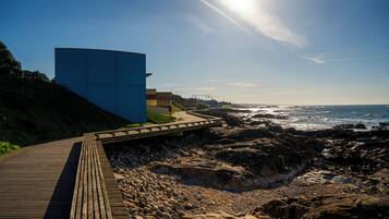 Perto da praia, areia branca