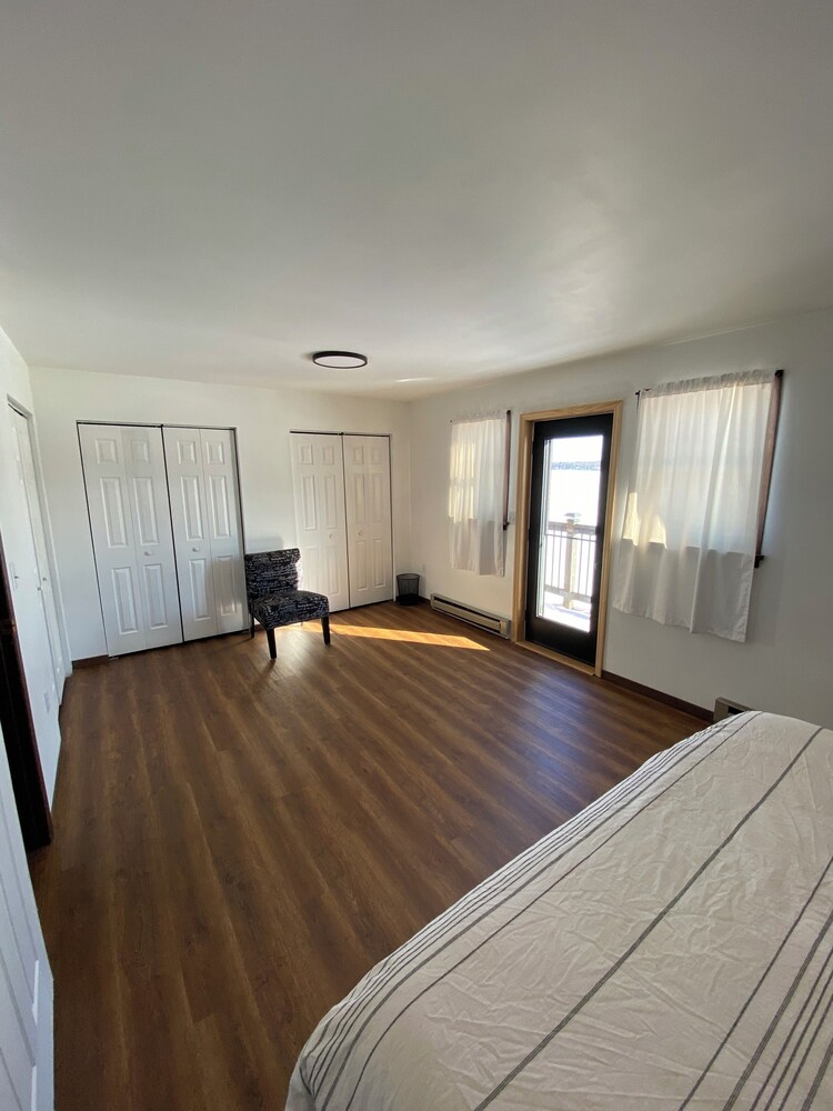 The Bayview, a lakehouse with 270 degree view of Guffin Bay and Adams ...