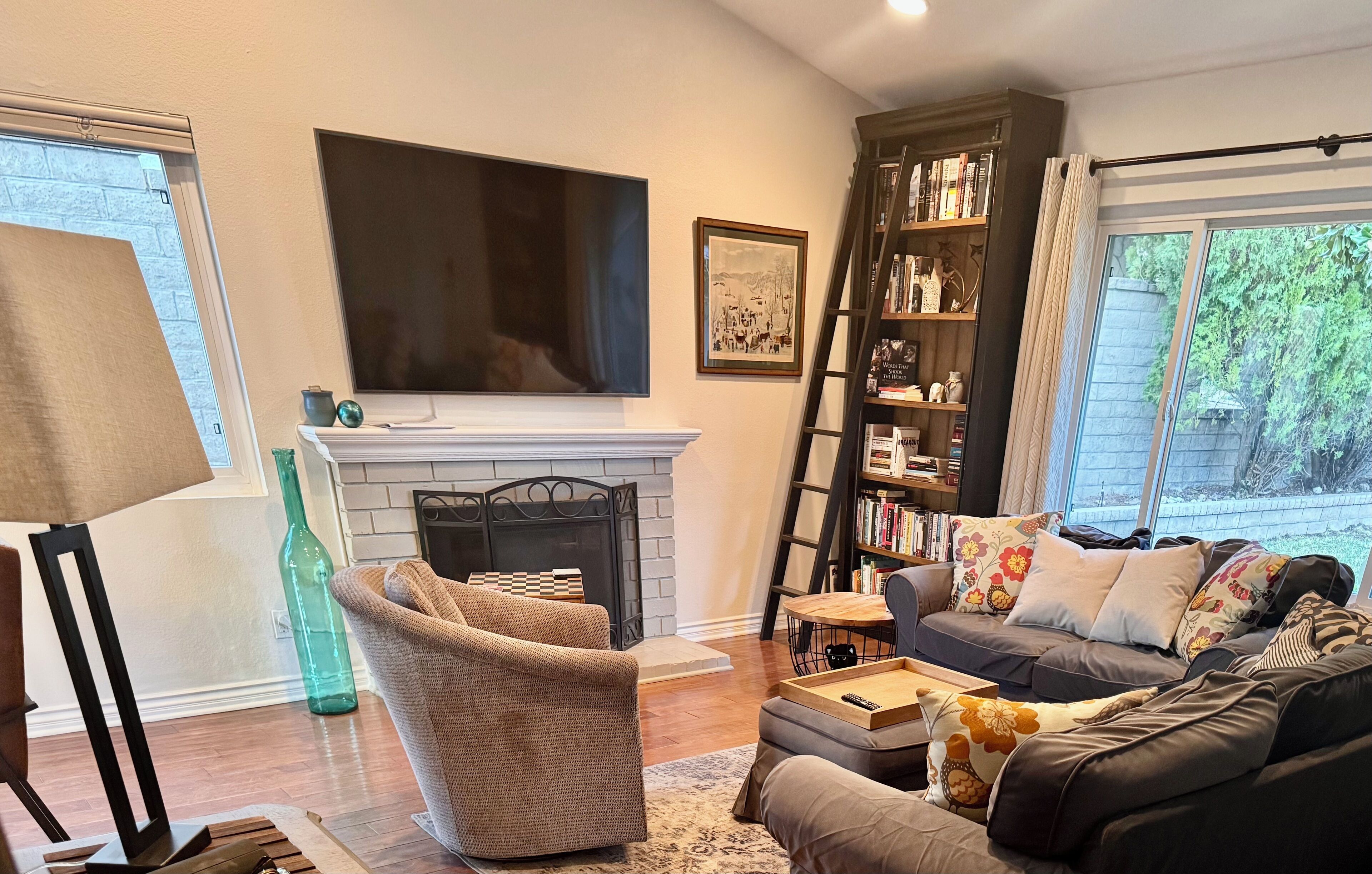 Santa Clarita Pool Home With A View, Centrally Located, Live-in Ready, One Story - Santa Clarita, CA