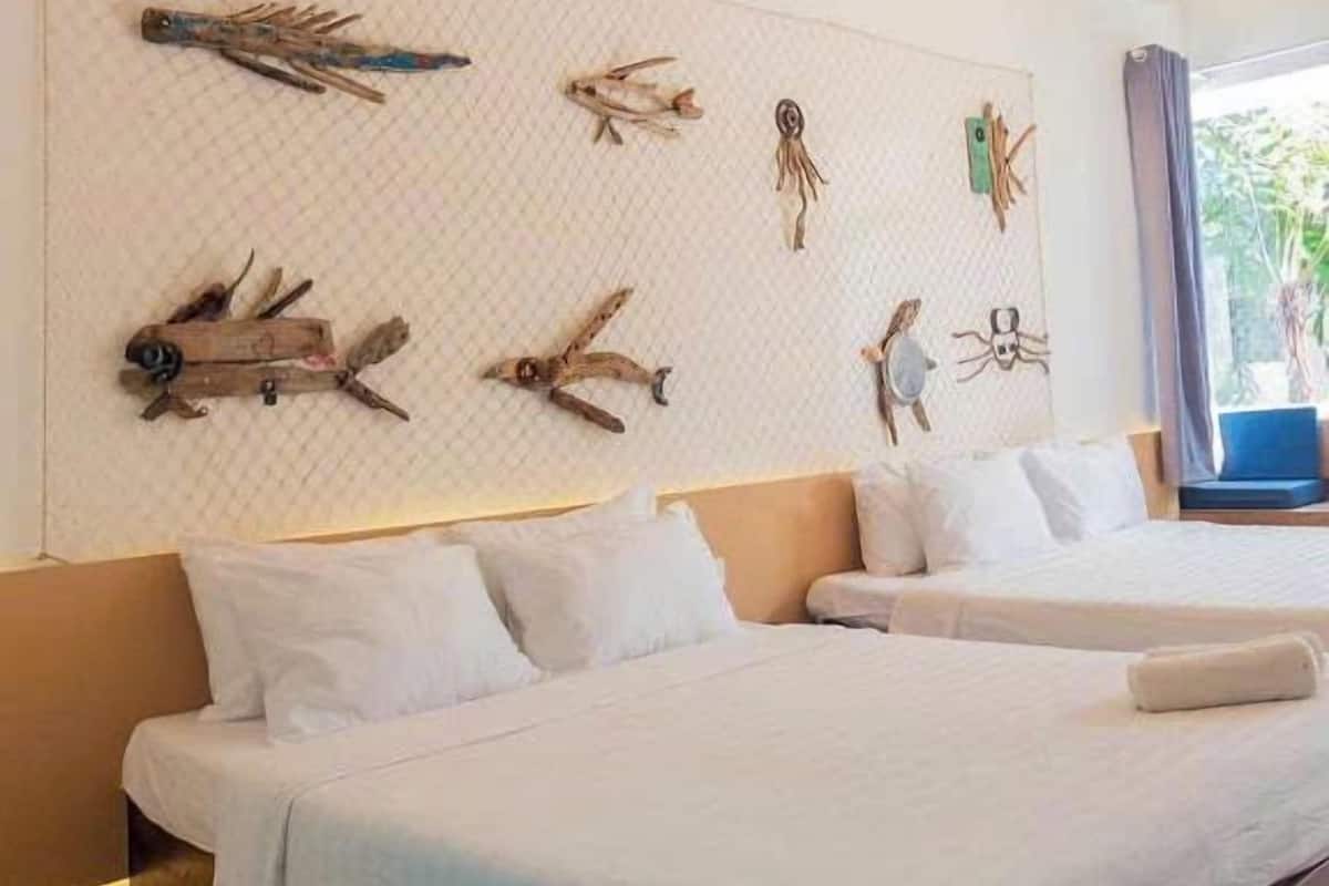 Bungalow Comfort, não fumadores, vista para a piscina | Secretária, secretária adequada para computadores portáteis