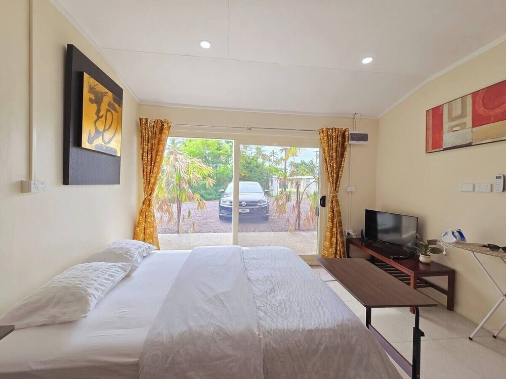 Seaside Exotic Studio: Walk to the seawall and Suva City: Free Wifi ...