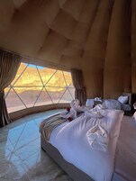 Quarto casal superluxo, sacada | Cofres nos quartos, quartos à prova de som