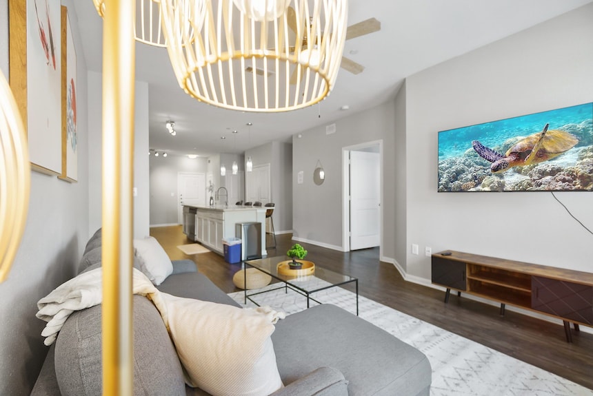 Bright 2br Flat W/ Balcony + Pool | Walk To Soco - South Congress - Austin