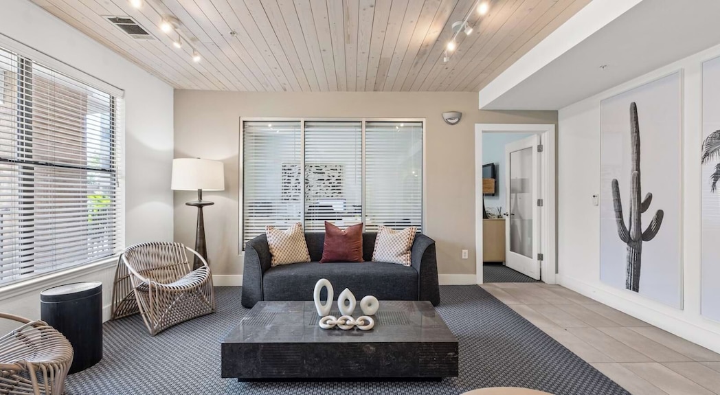 Stylish 1br W/ Bonus Beds + Pool | Near Soco - Austin