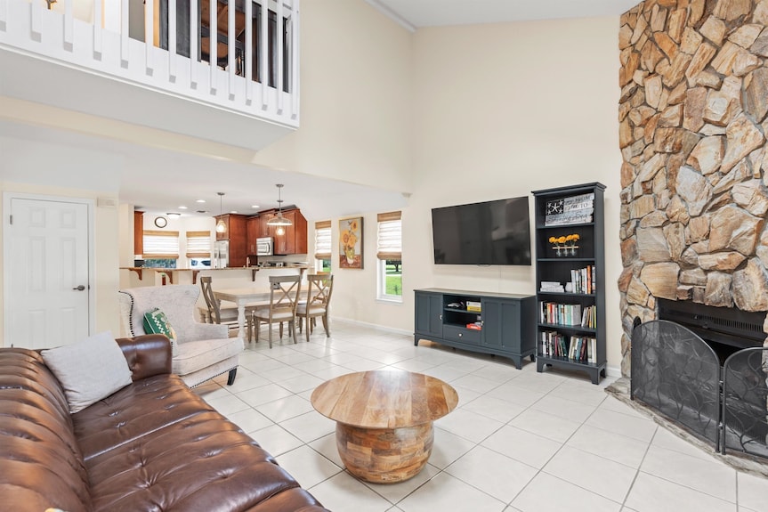 Saltwater Pool I Firepits I Large Fenced Backyard I 4 Miles To Beach - Jacksonville, FL