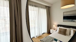 Apartamento Deluxe, Vista para a cidade | 1 quarto, cortinas/cortinados opacos, ferro/tábua de engomar