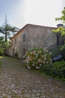 3 quartos, ferro/tábua de engomar, roupa de cama fornecida