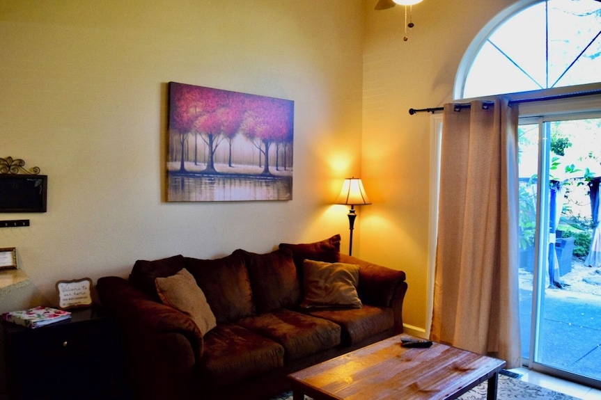 Charming 3-bedroom House In Tranquil Sonoma With Large Backyard & Hot Tub - Sonoma, CA