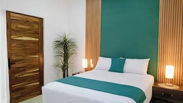 Roupa hipoalergénica, edredões de penas, cofre no quarto