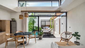 Villa Deluxe, 1 cama king-size, piscina privativa, vista para a piscina | Sala de estar