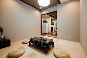 Casa, para não fumantes | 2 quartos, Wi-Fi de cortesia, roupa de cama