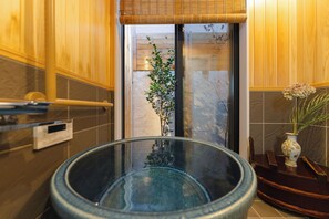 Casa, para não fumantes | Banheiro | Secador de cabelo, chinelos, bidê, toalhas de banho