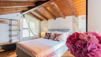 Vila (4 Bedrooms) | 4 quartos, espaço de trabalho para notebook