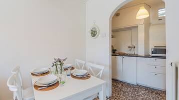 Apartamento (1 Bedroom) | Sala de jantar