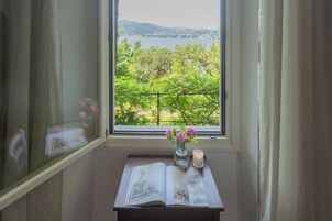 Apartamento, 1 quarto (1 Bedroom) | Vista para o lago