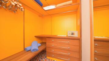 Quarto Júnior, vista para o mar | Guarda-roupa