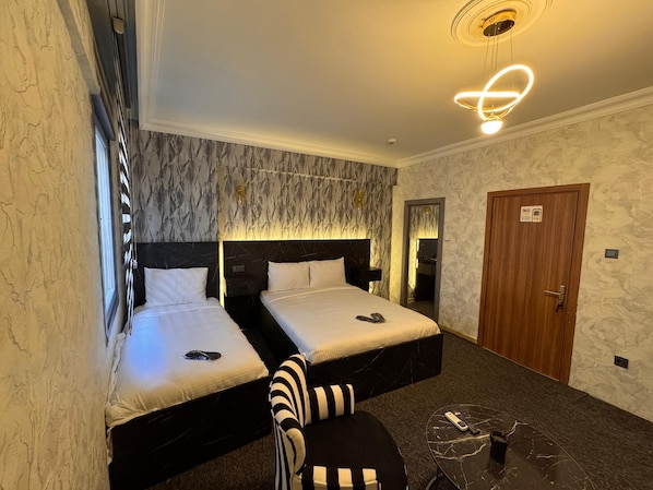 Quarto clássico | Roupas de cama premium, escrivaninha, Wi-Fi de cortesia, roupa de cama