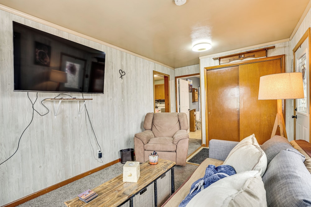 Restaurant On-site: North Freedom Apt W/ Yard! - Baraboo, WI