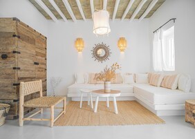 Villa Tradicional, piscina privativa, vista para o mar | Sala de estar | TV de ecrã plano 