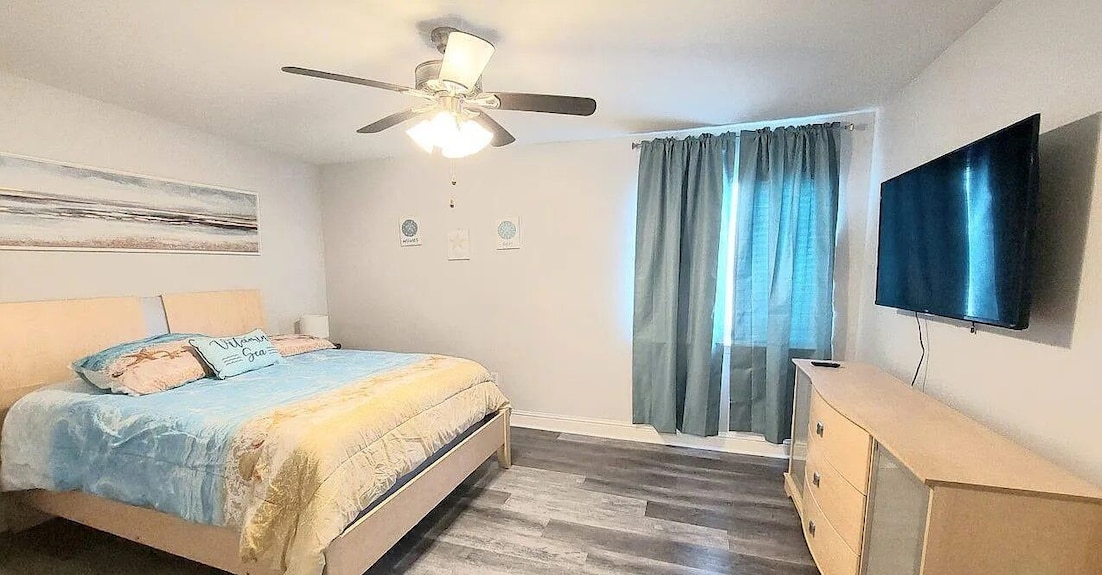 Beachfront Bliss Steps To Dining, Shops & More! - Biloxi, MS