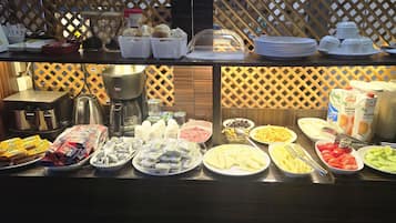 Café da manhã completo grátis todos os dias