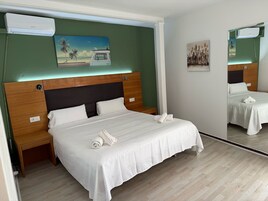 Quarto Duplo Deluxe, ar condicionado | Secretária, Wi-fi grátis, roupa de cama fornecida 