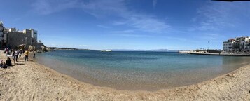 Perto da praia, praia de areia branca 