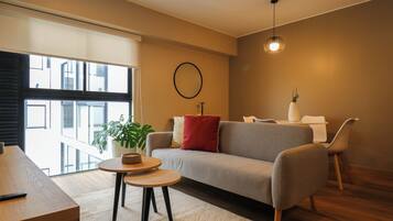Apartamento, 2 quartos (1506) | Sala de estar | Televisor de 46 polegadas com canais digitais
